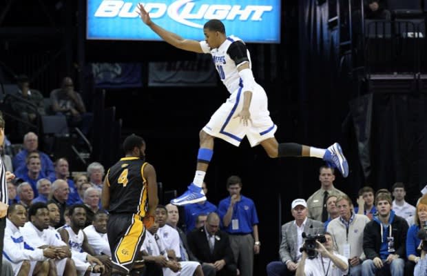 This Is the Craziest Pump Fake We've Ever Seen During a Basketball Game (Video) | Complex