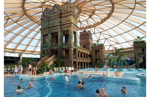 7. Aquaworld - The 15 Craziest Indoor Water Parks in the World | Complex