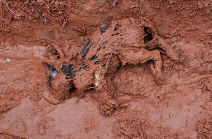 2010 Hungary Disaster - The 50 Most Famous Disaster Photographs | Complex 2010 Hungary Disaster - The 50 Most Famous Disaster Photographs | Complex