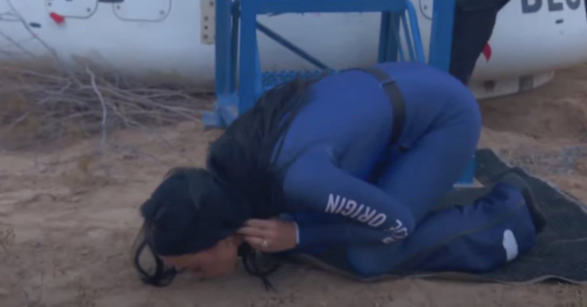 Katy Perry Kisses Ground After Going Into Space With Gayl...