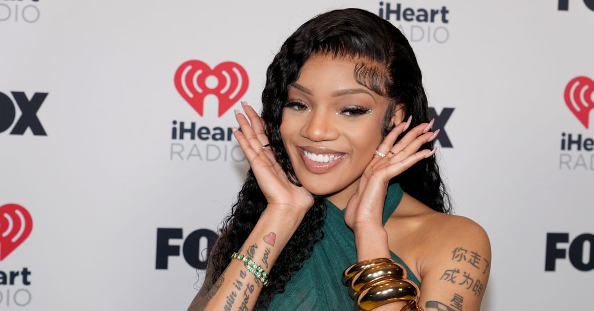 GloRilla Gets ‘Glorious’ Artwork Printed on Her Hair to Celebrate Debut ...