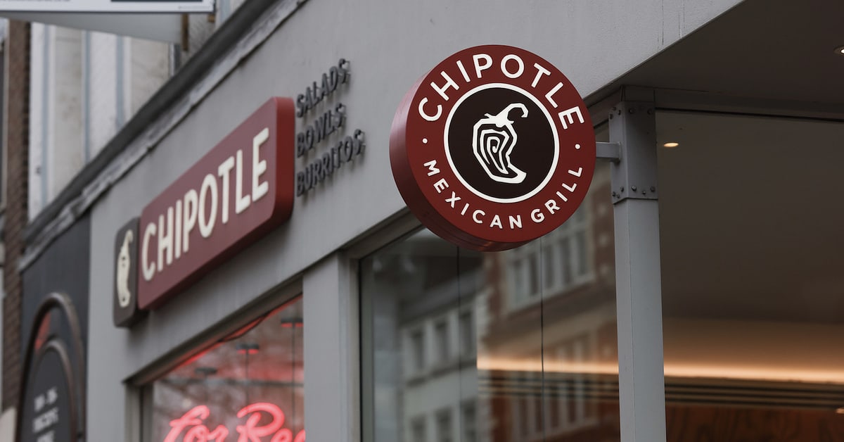 Video Shows Angry Chipotle Customer Throwing Burrito Bowl in Employee's ...