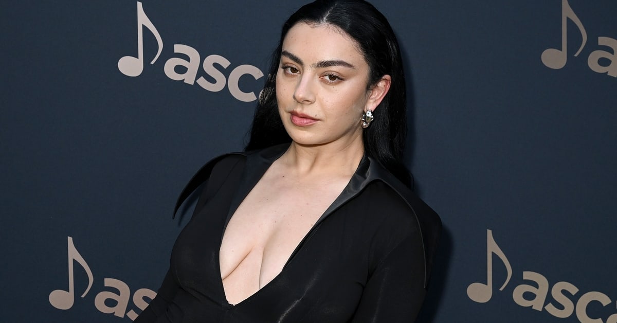 Charli XCX Tells Fans to ‘Please Stop’ Chanting ‘Taylor I... Charli XCX Tells Fans to ‘Please Stop’ Chanting ‘Taylor I...