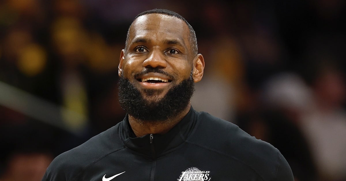 LeBron James Surprises Duquesne Hoops Team With Nike LeBr...