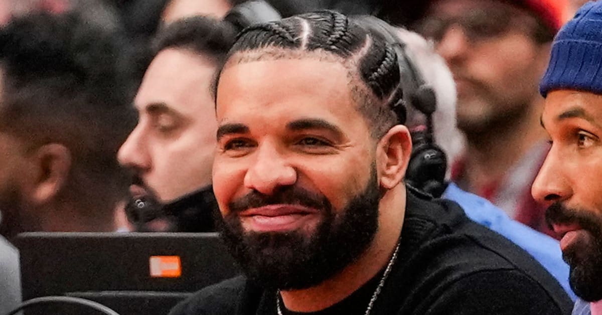 Drake Gifts $100,000 to Fan With Sign Reading 'Just Finis...