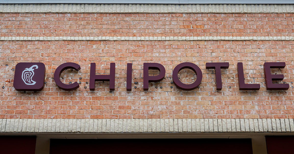 Numerous Chipotle Reviews Claim Employee Seduced Husbands