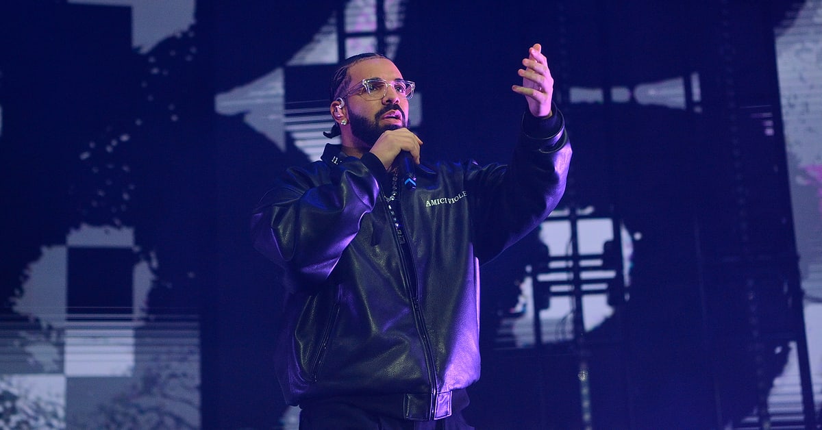 Drake Criticizes Fan Who Threw Vape Onstage: 'No Way'