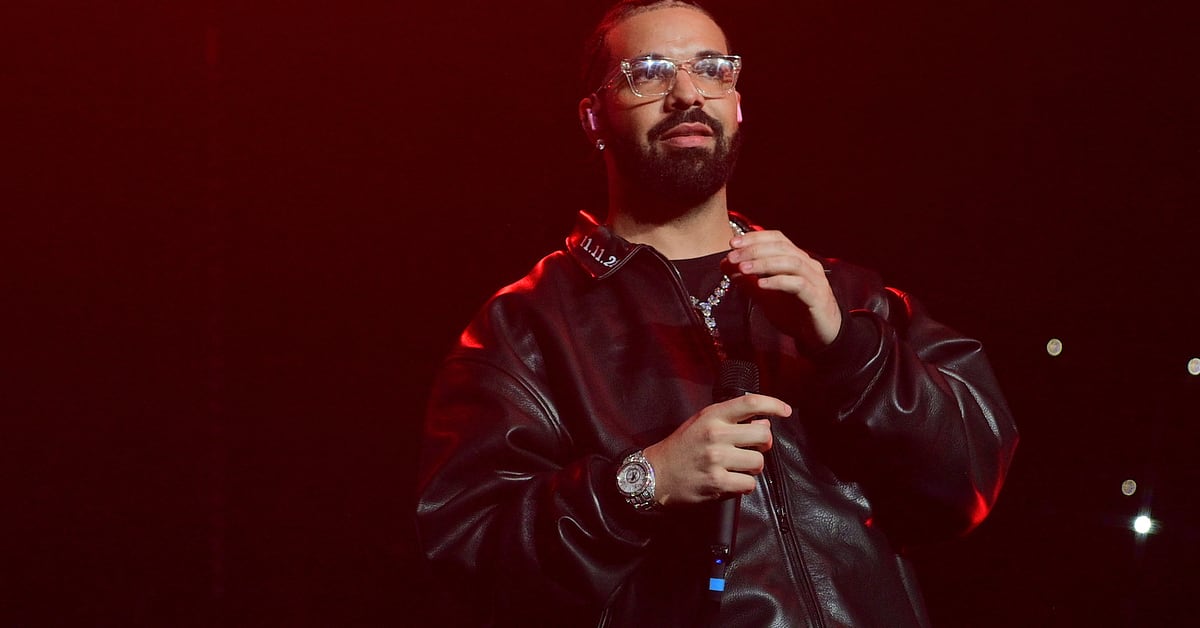 Drake Responds to a Credit Card Being Declined in Livestr...
