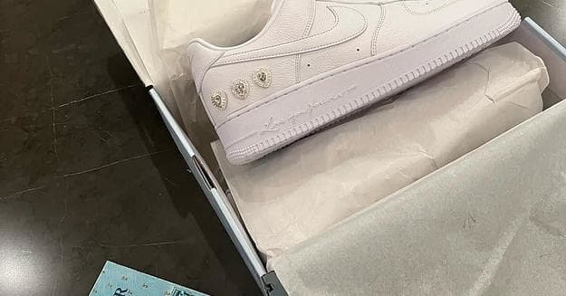 Drake Naming His New Air Force 1 After His Favourite Robe...