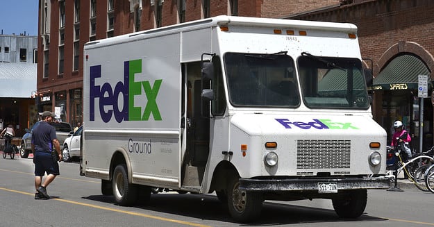 FedEx Driver's Kind Gesture to Celebrate Girl's Birthday ...