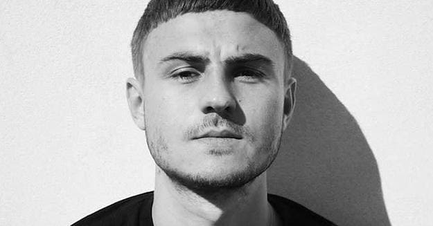 Premiere: Louis Samson Takes Time For "Reflection"