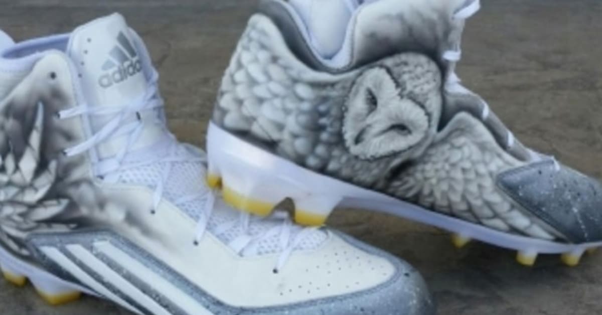 Von Miller Has Custom Owl Cleats for the AFC Championship...