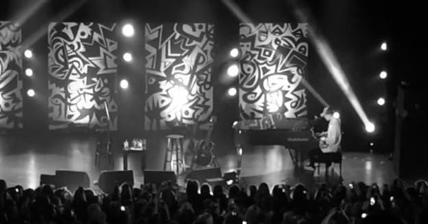 Watch Justin Bieber Perform Acoustic Rendition of The Bea...