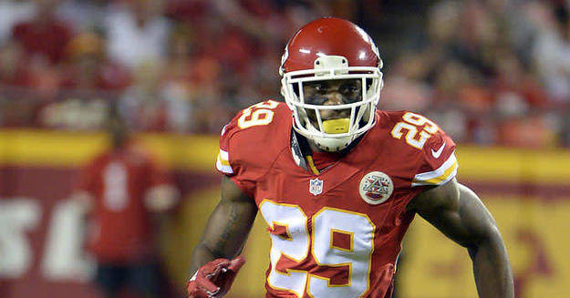 Eric Berry Returns to Arrowhead Stadium, Gets Roaring Ova...
