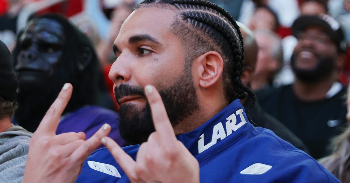 Drake Posts Meme Teasing Everyone Waiting for Him to React to Disses ...