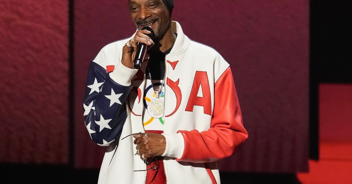 Snoop Dogg Is Selling a Blunt Roach and Other Artifacts in 'The Shiznit ...