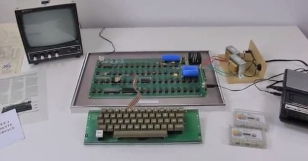One of the Very First Apple Computers to Sell For Over $90,000 (Video)