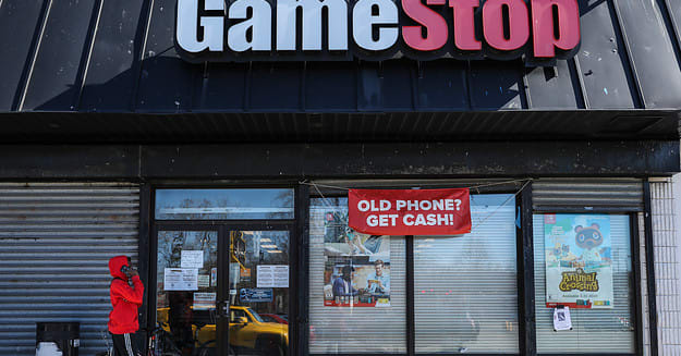 GameStop Employees Reportedly Told to Use Plastic Bags as Gloves During ...