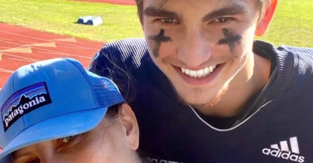High School Quarterback Records 8 Touchdowns After Losing Mother to ...