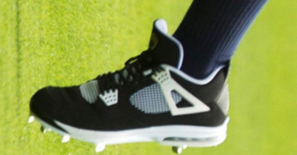 Andruw Jones Wears Air Jordan IV PE Cleats at Spring Training