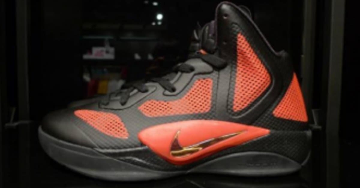 Nike Zoom Hyperfuse 2011 - Black/Metallic Luster-Sport Red - New Images
