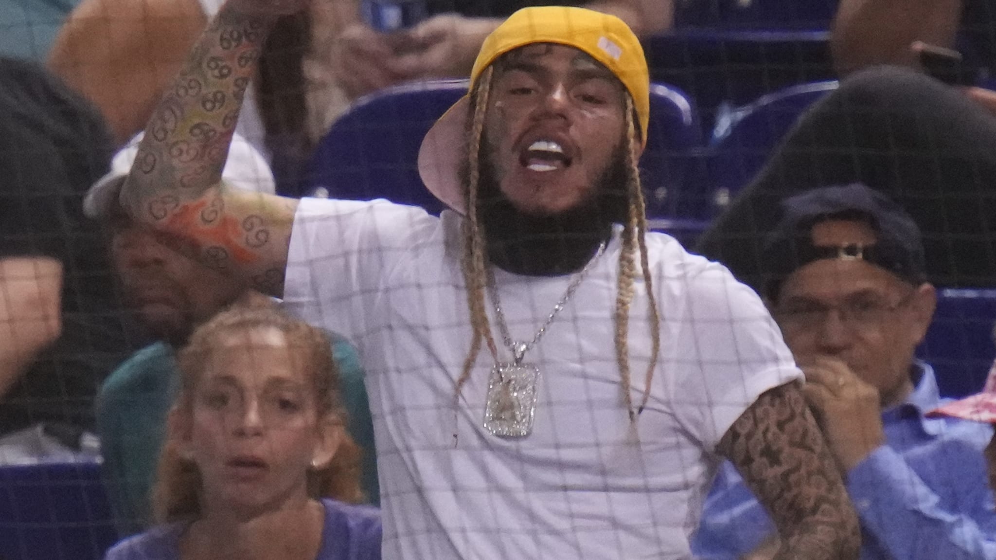 6ix9ine Reveals He's Wearing Wig in Rant About Hair Lengt...