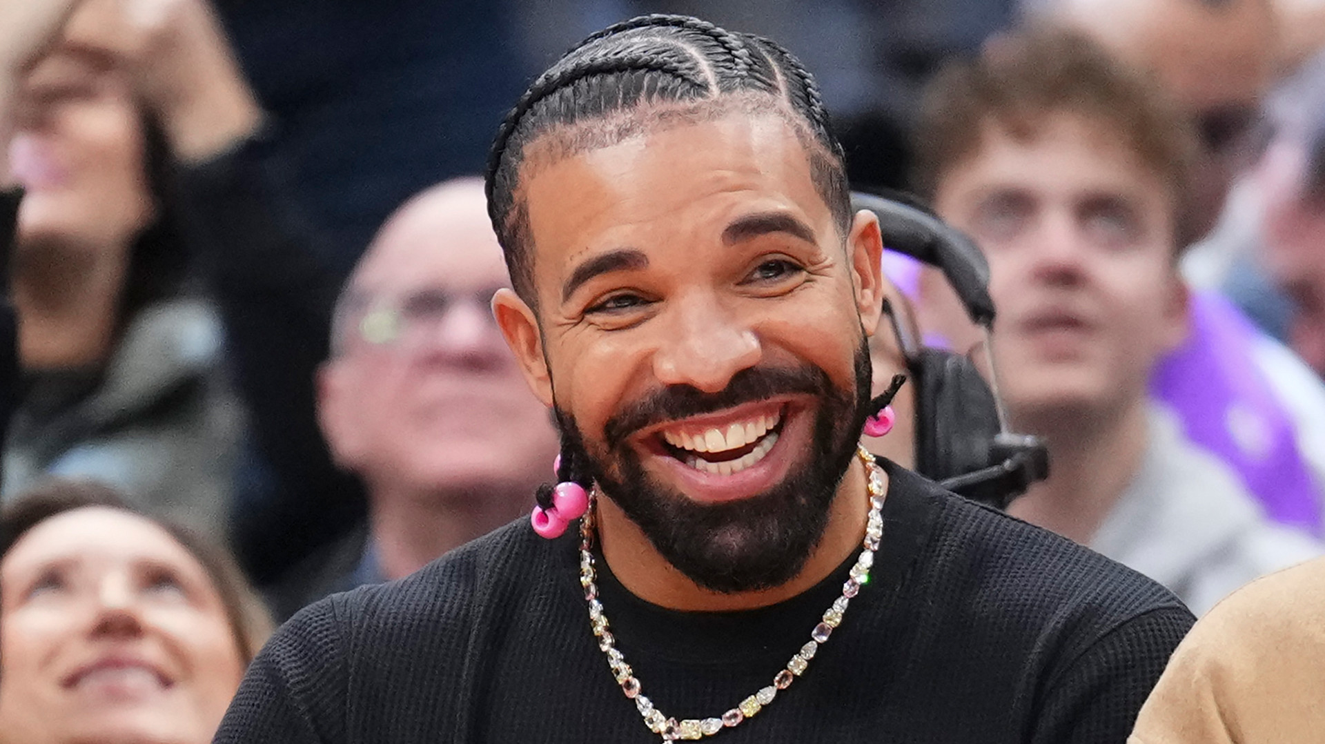 Drake Was the Most-Streamed Artist on Apple Music This Ye...