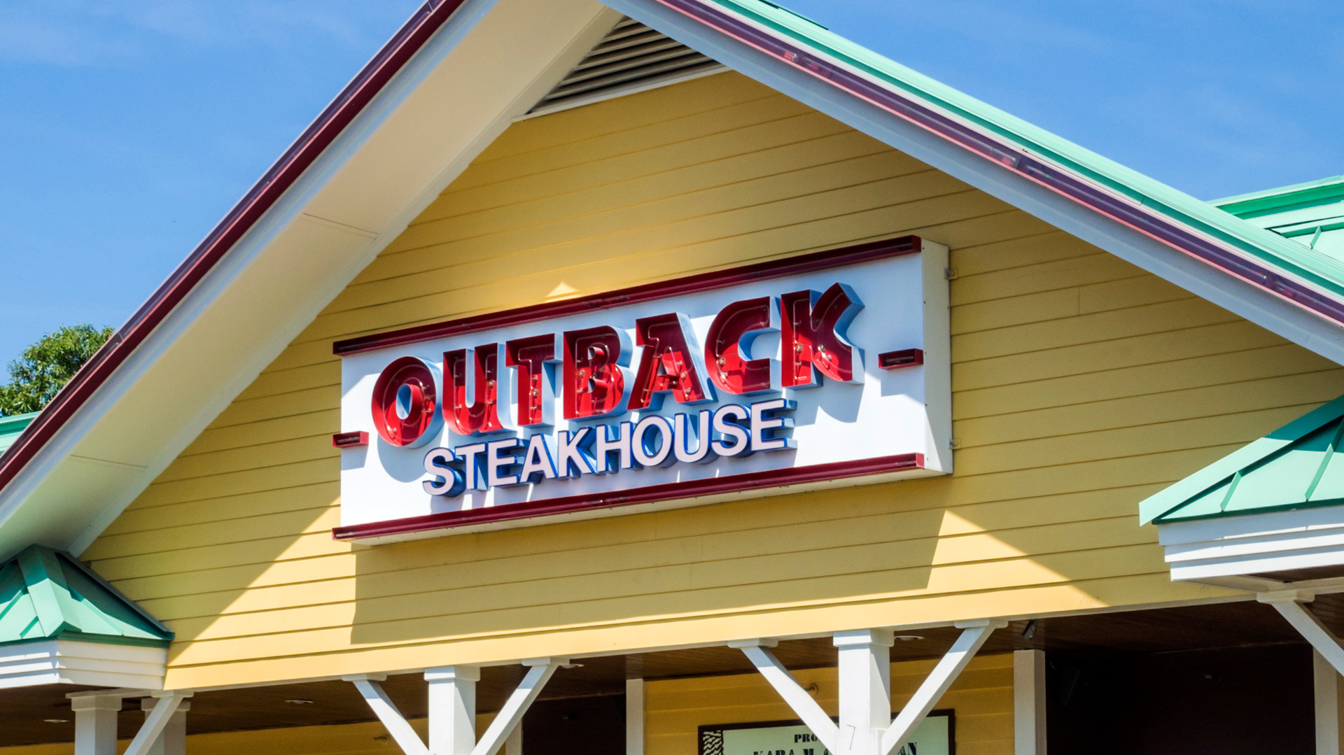 Florida Man Sues Outback Steakhouse After Toilet Allegedl...