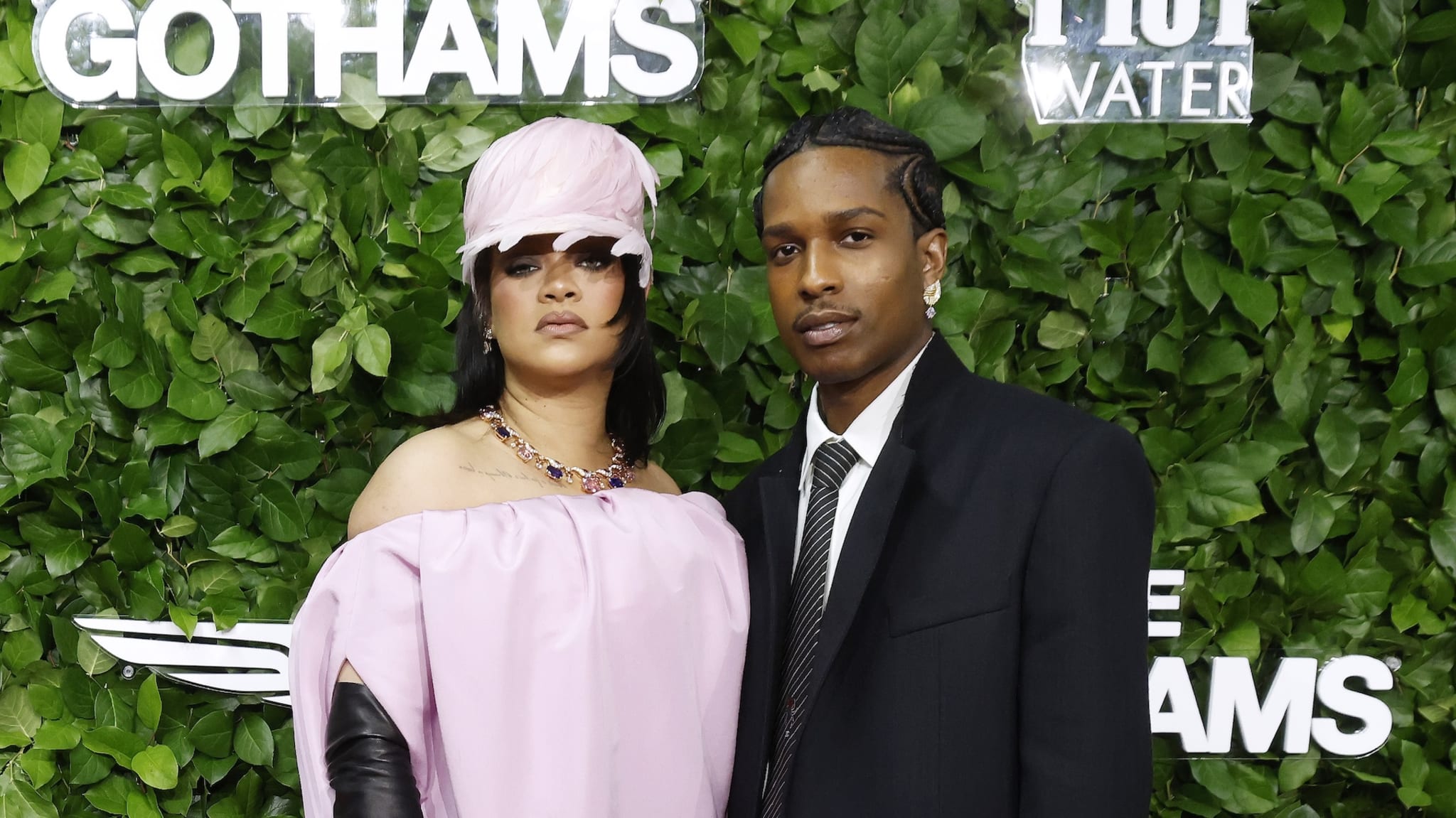 Rihanna Jokes About Whether to Get 'Hot and Sexy' or 'Pregnant'