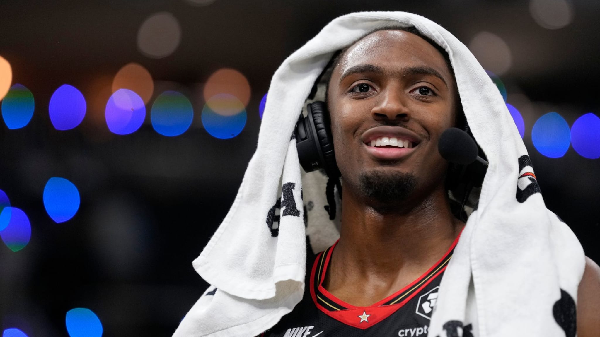 Tyrese Maxey Gives 3,000 Turkey Dinners to Families Acros...