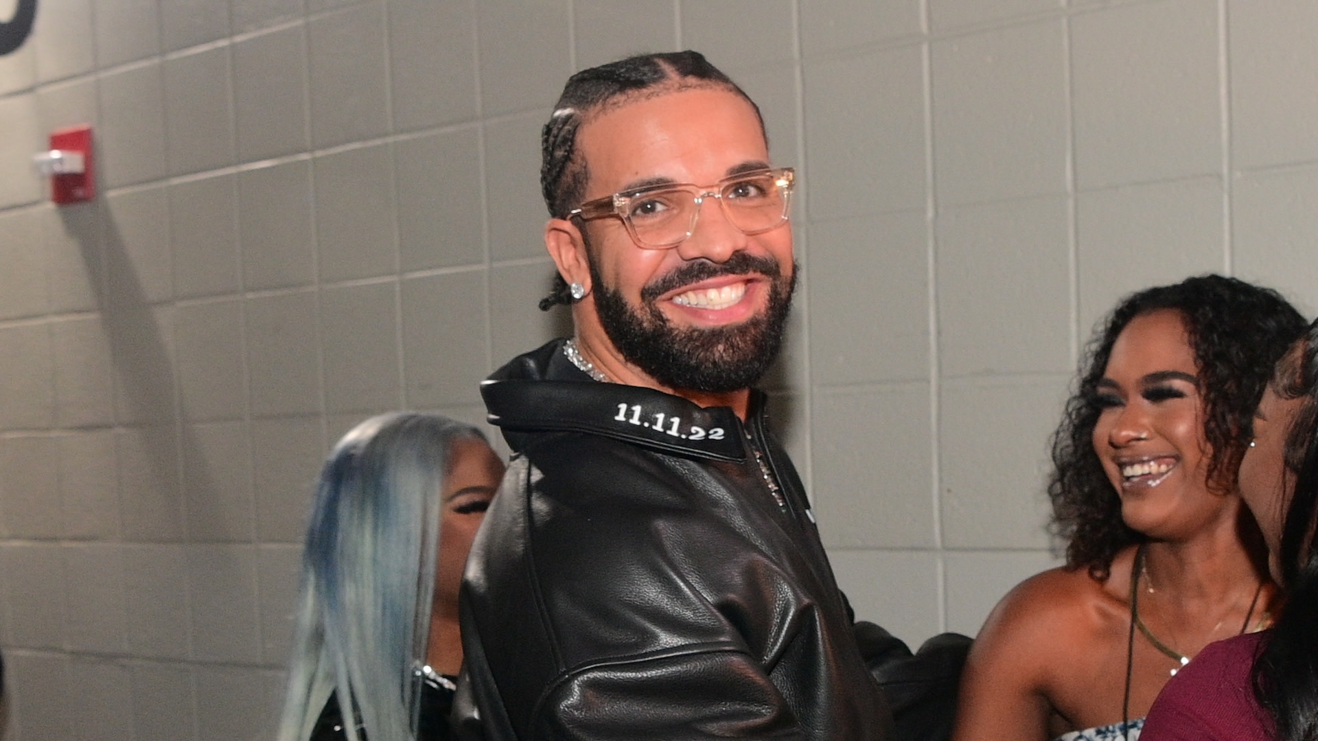 Drake Says He Wants to Fly Streamers to His Wireless Fest...