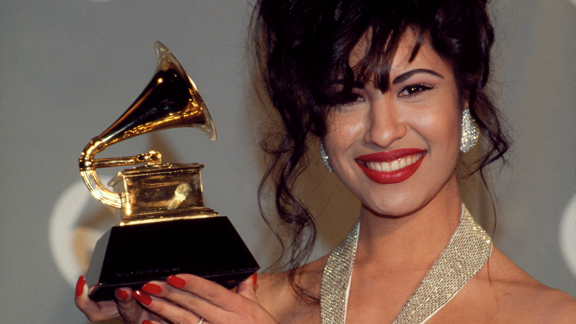 New Selena Documentary Offers Never-Before-Seen Footage F...