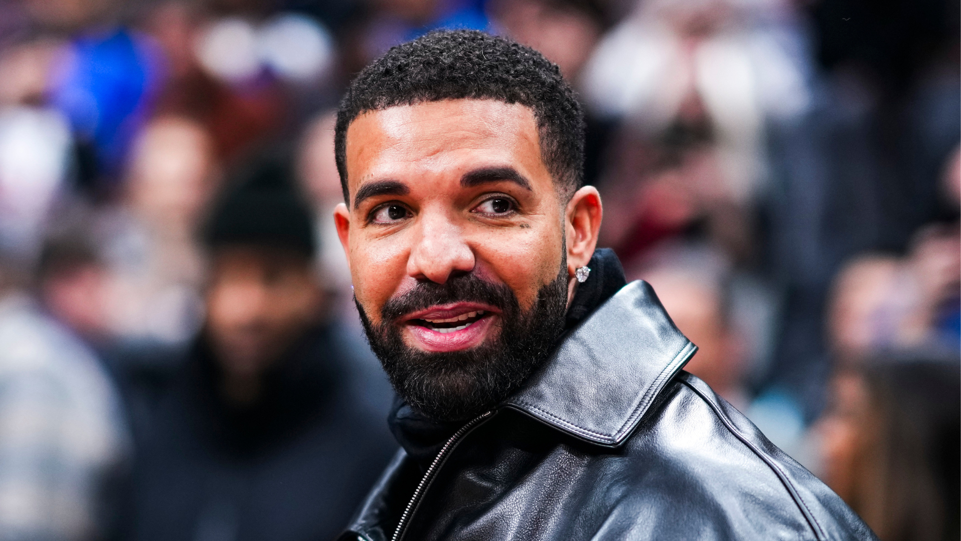 Drake Says 'No One Can Out-Rap London' During Wireless Fe...