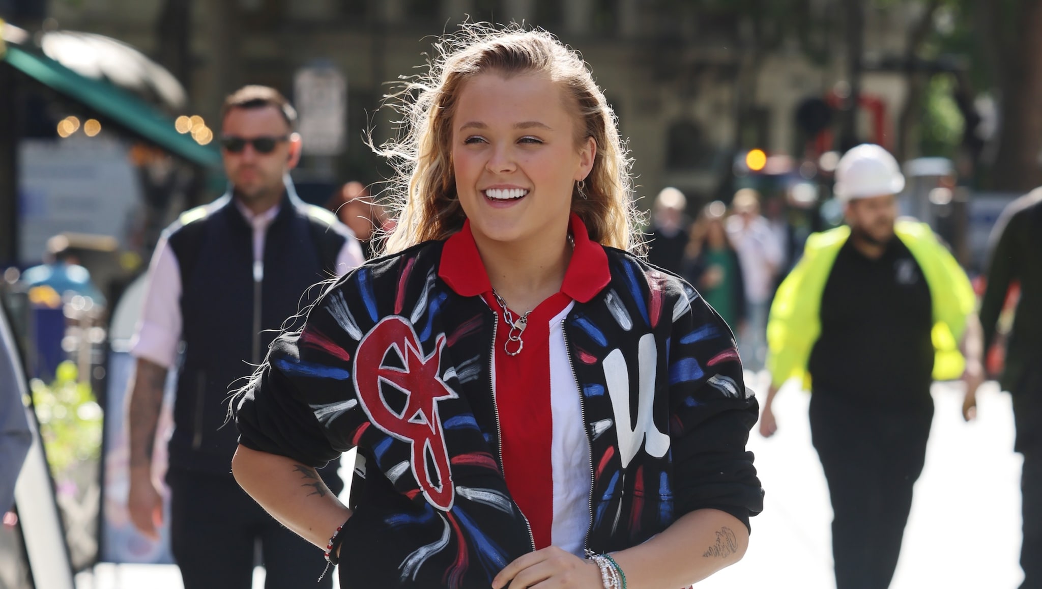 JoJo Siwa Pokes Fun at Pregnancy Rumors With ‘Two Truths ...