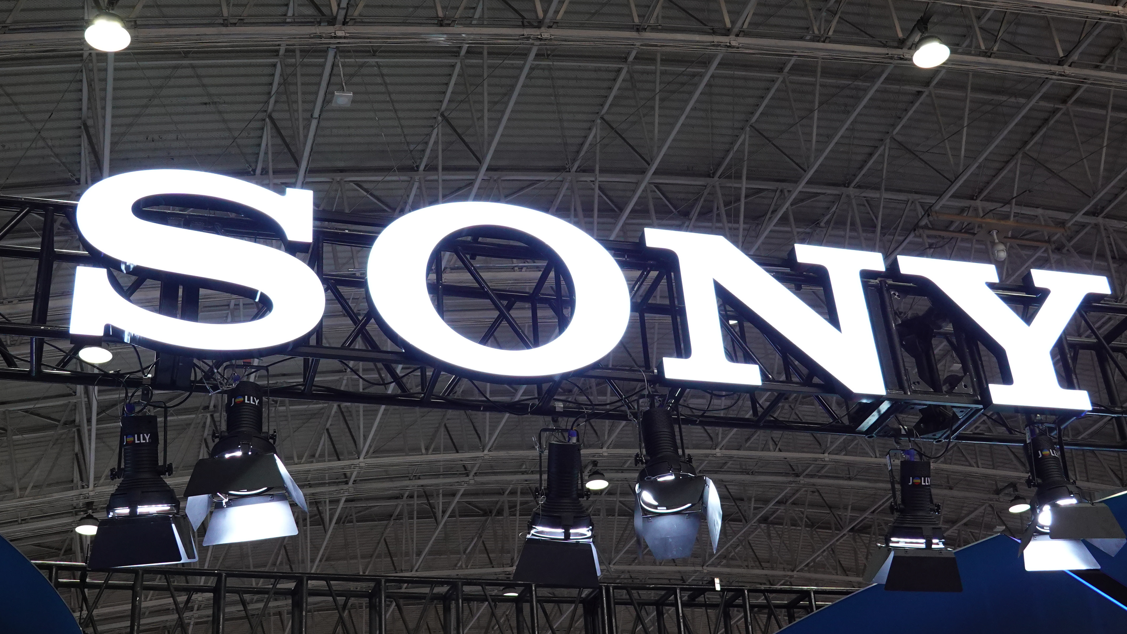 Sony Sues Tencent Over 'Shameless' Horizon 'Knock-Off' Ga...