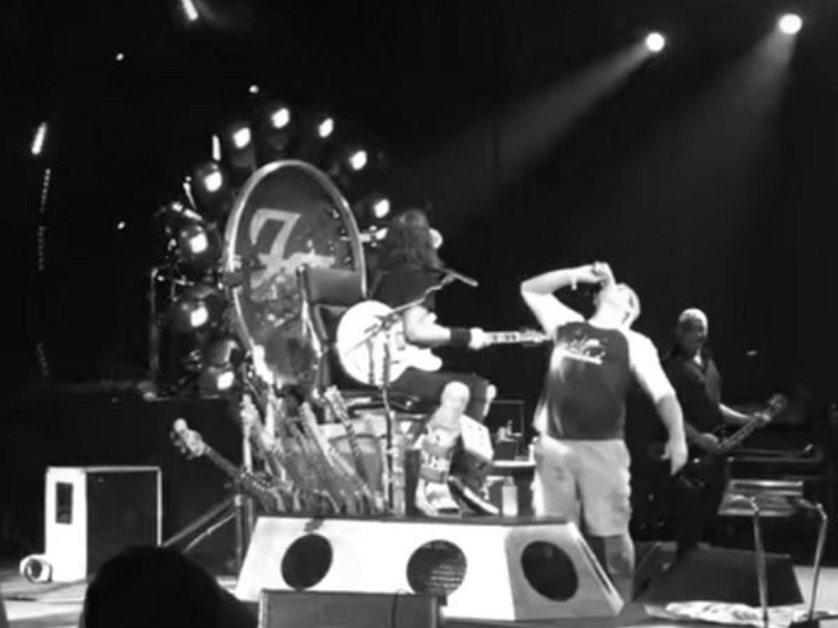 Dave Grohl Chugs A Beer With A Fan For His 50th Birthday Because Dave ...