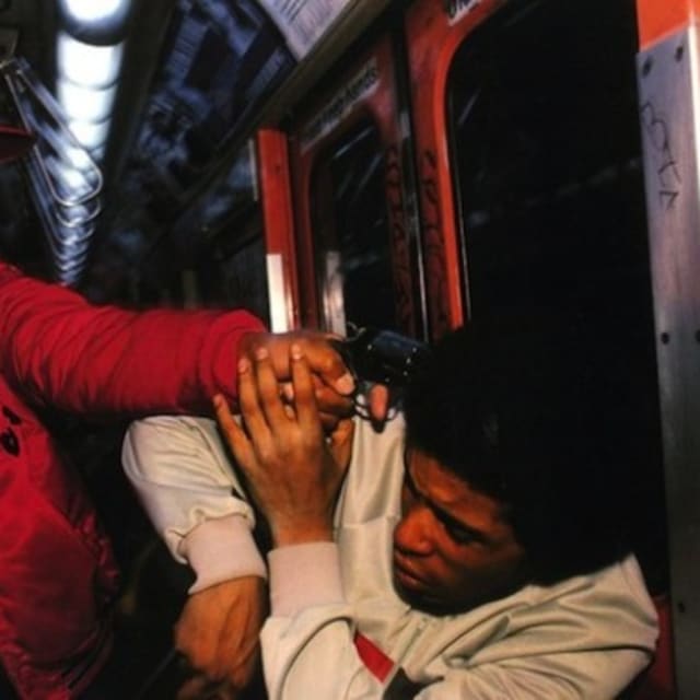 Intense 1980s Photo Shows Undercover Ny Cop Holding Thief At Gunpoint