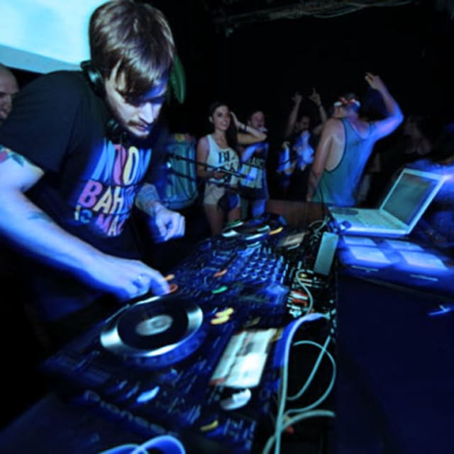 The 10 Best Bro Safari Tracks Complex