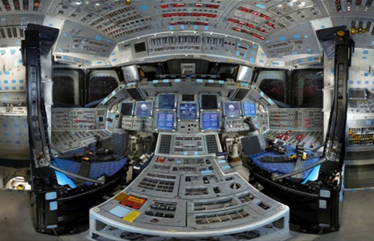 Take a 3D Inside Look at the Space Shuttle Discovery Flight Deck | Complex