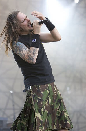 Jonathan Davis - Korn | Jonathan davis, Jonathan, Men in kilts