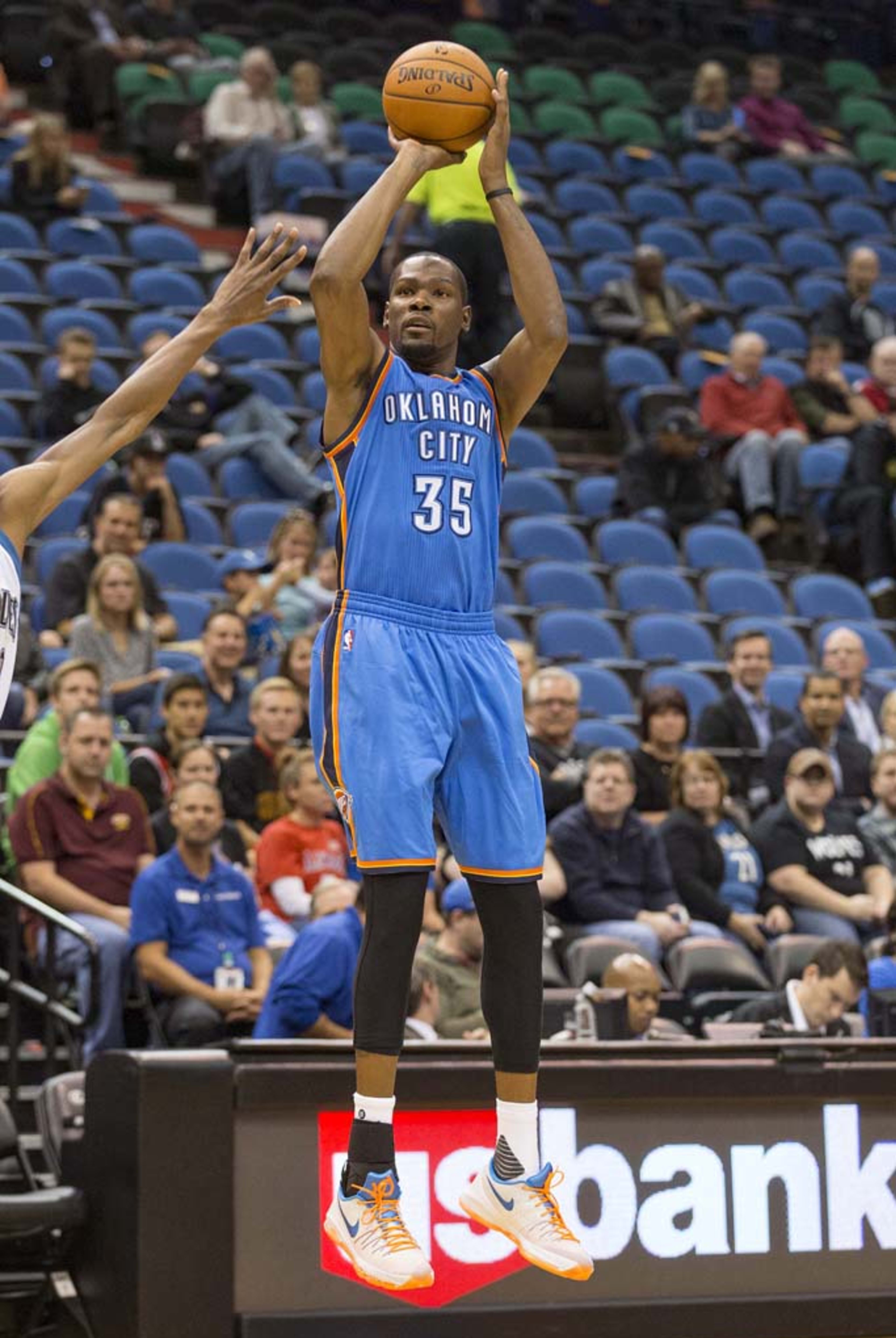 #SoleWatch: Kevin Durant Debuts 'OKC Home' Nike KD 8 in First Game Back