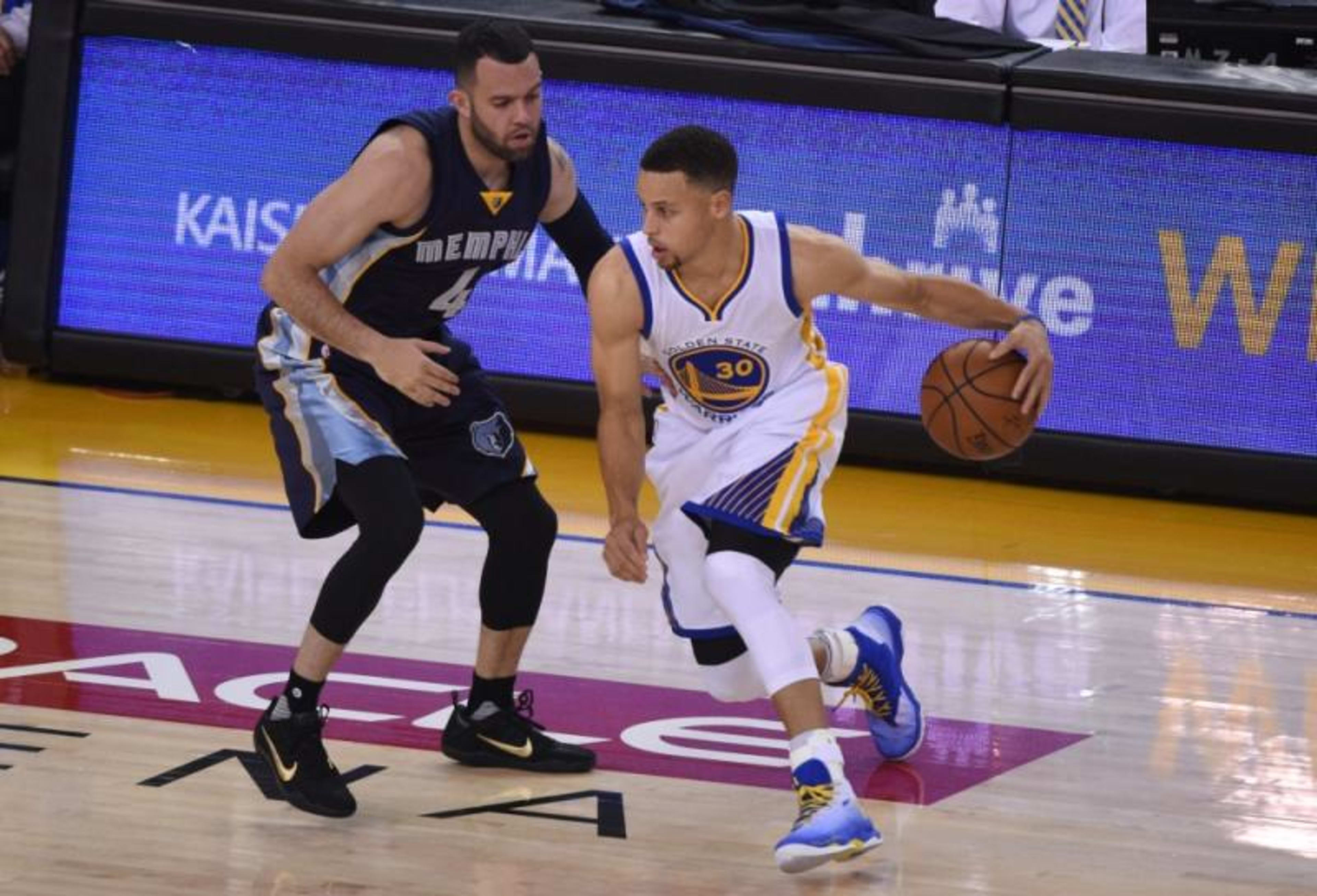 #SoleWatch: Steph Curry Makes History in Under Armour Curry 2.5s