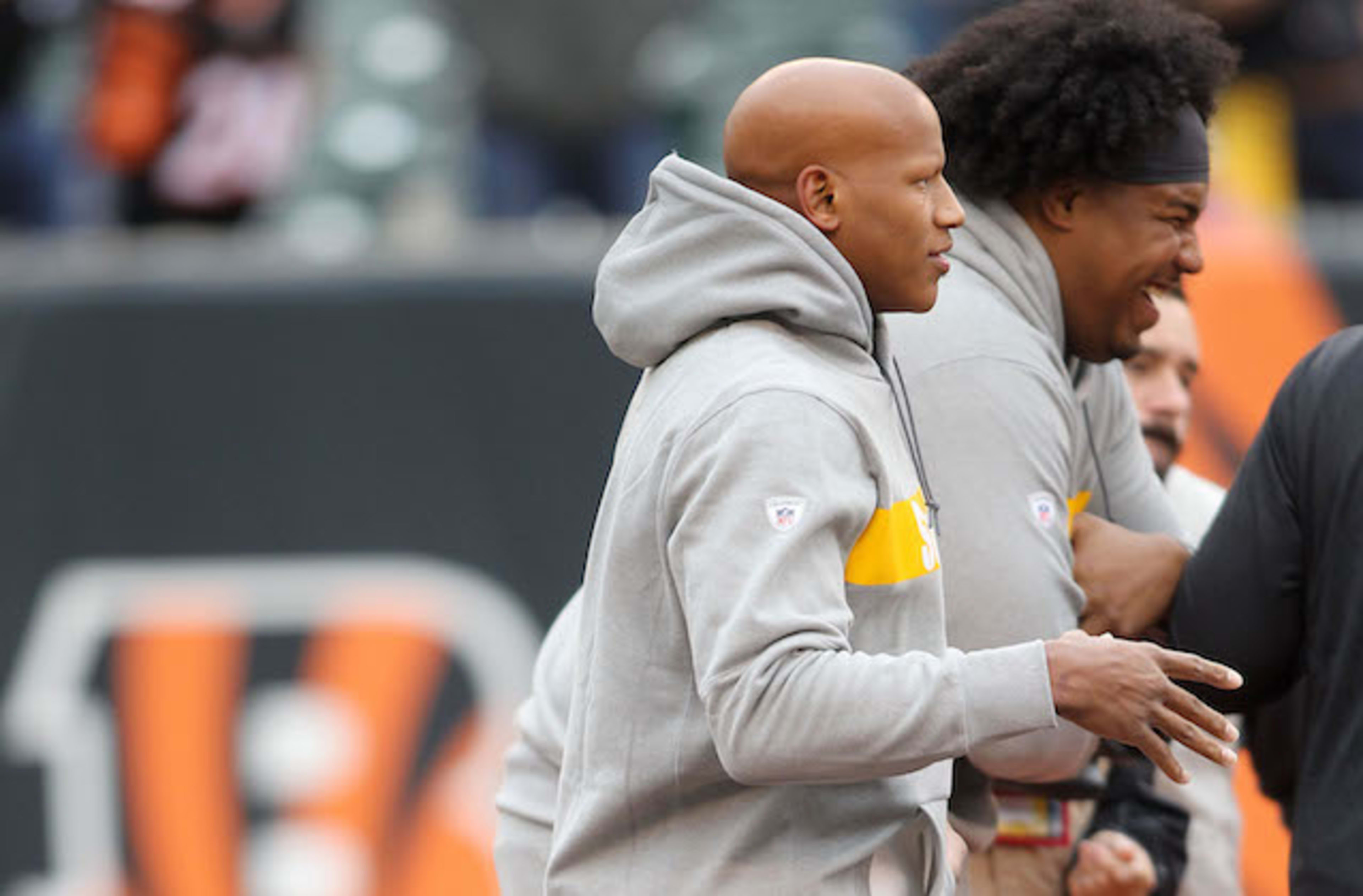 Ryan Shazier Returned to Cincinnati to Walk on Field Where He Suffered ...