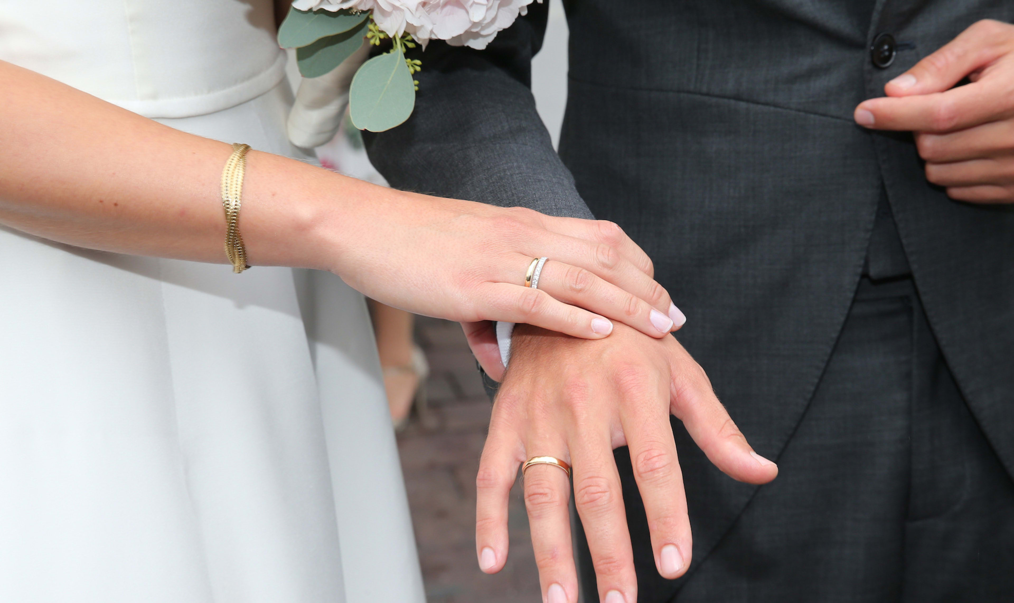 Terminally Ill Groom Collapses and Dies at Altar as Bride Walks Down ...