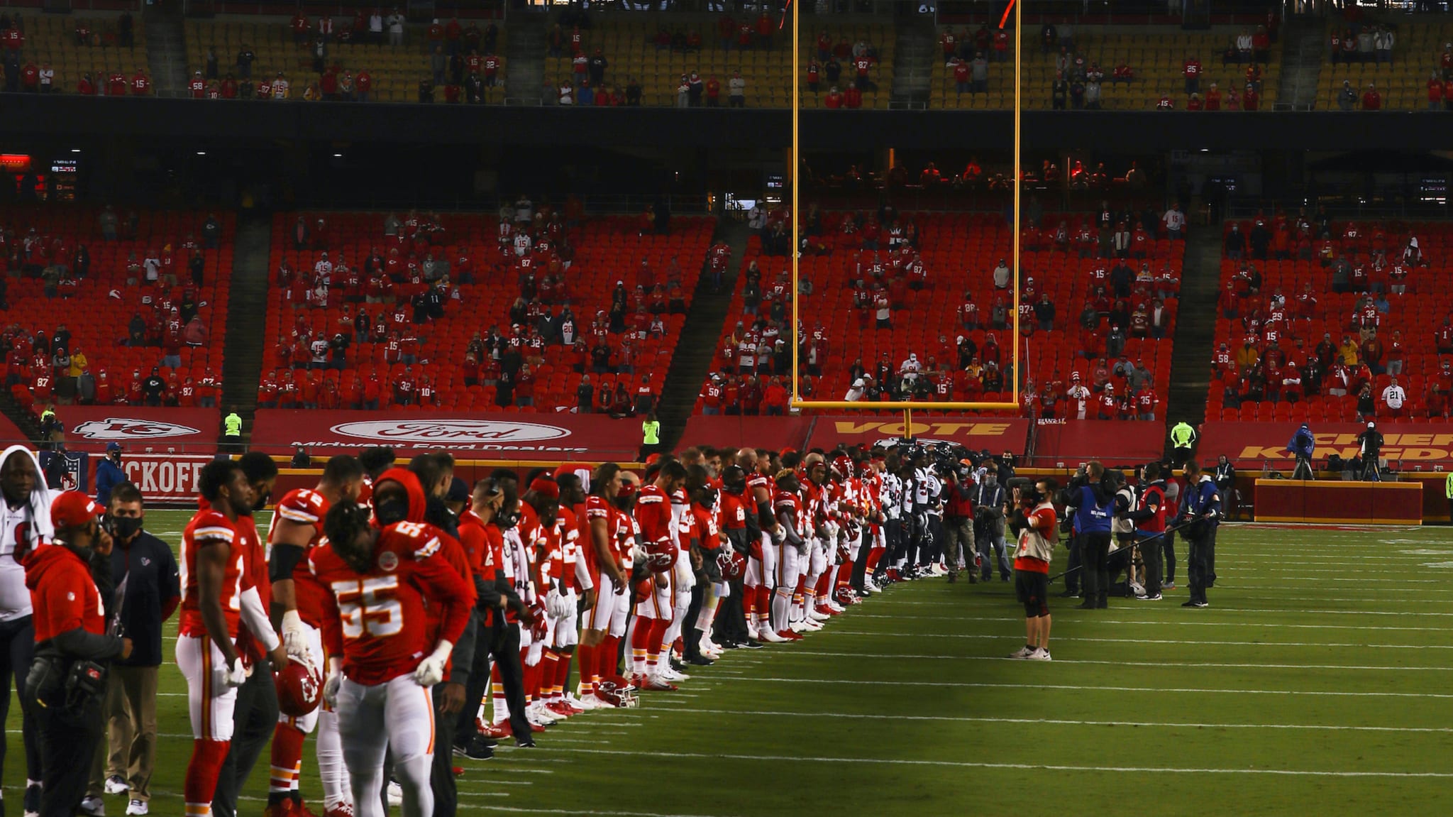 Fans at Arrowhead Stadium Slammed for Booing Chiefs and Texans During ...