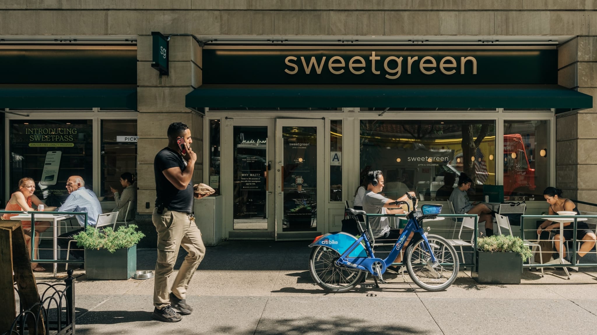 Market Accuses Sweetgreen of Copying Its Designs