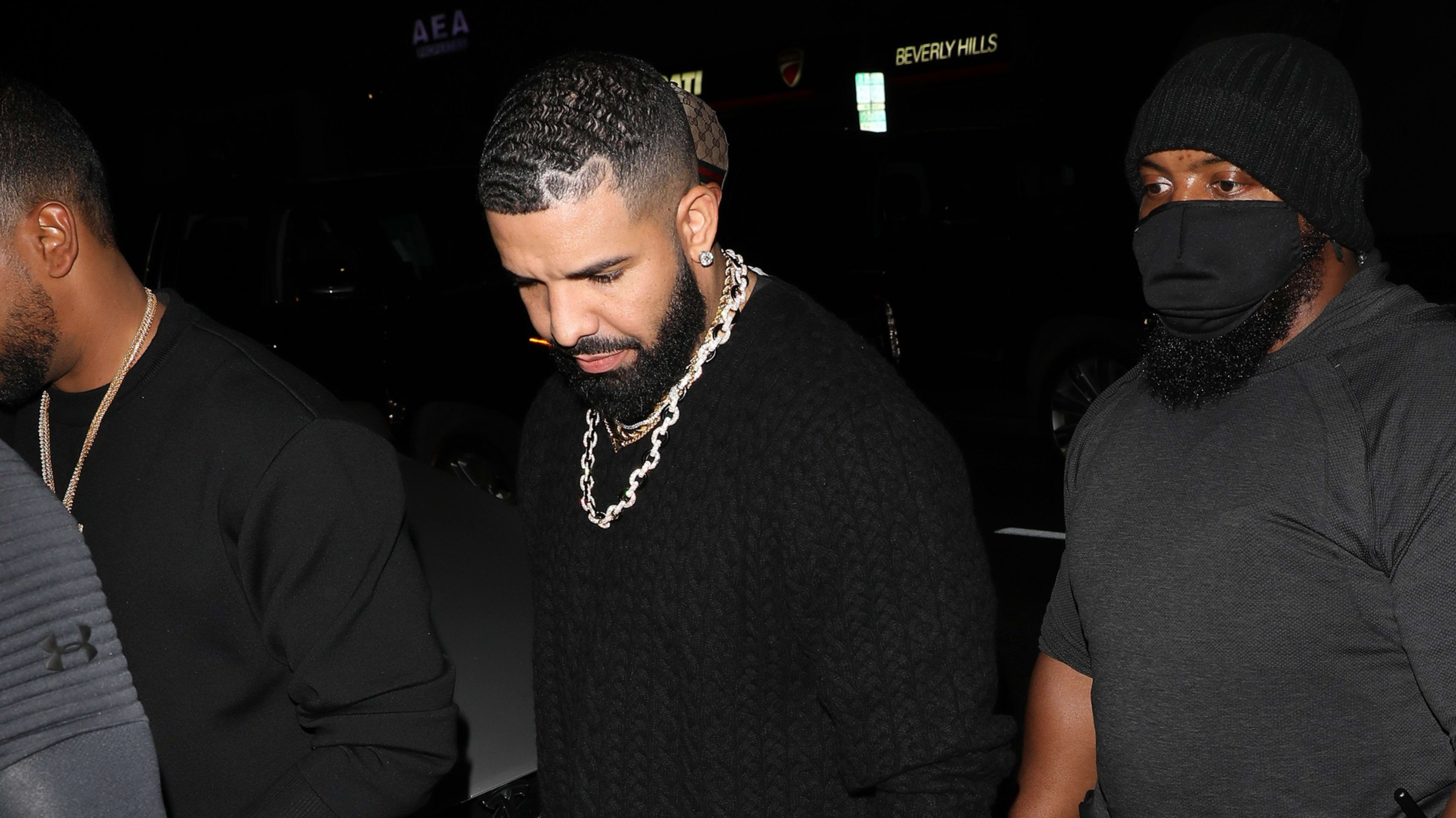 Fans React to Drake Being Seen in Aerial Photo Having Private Dinner at ...