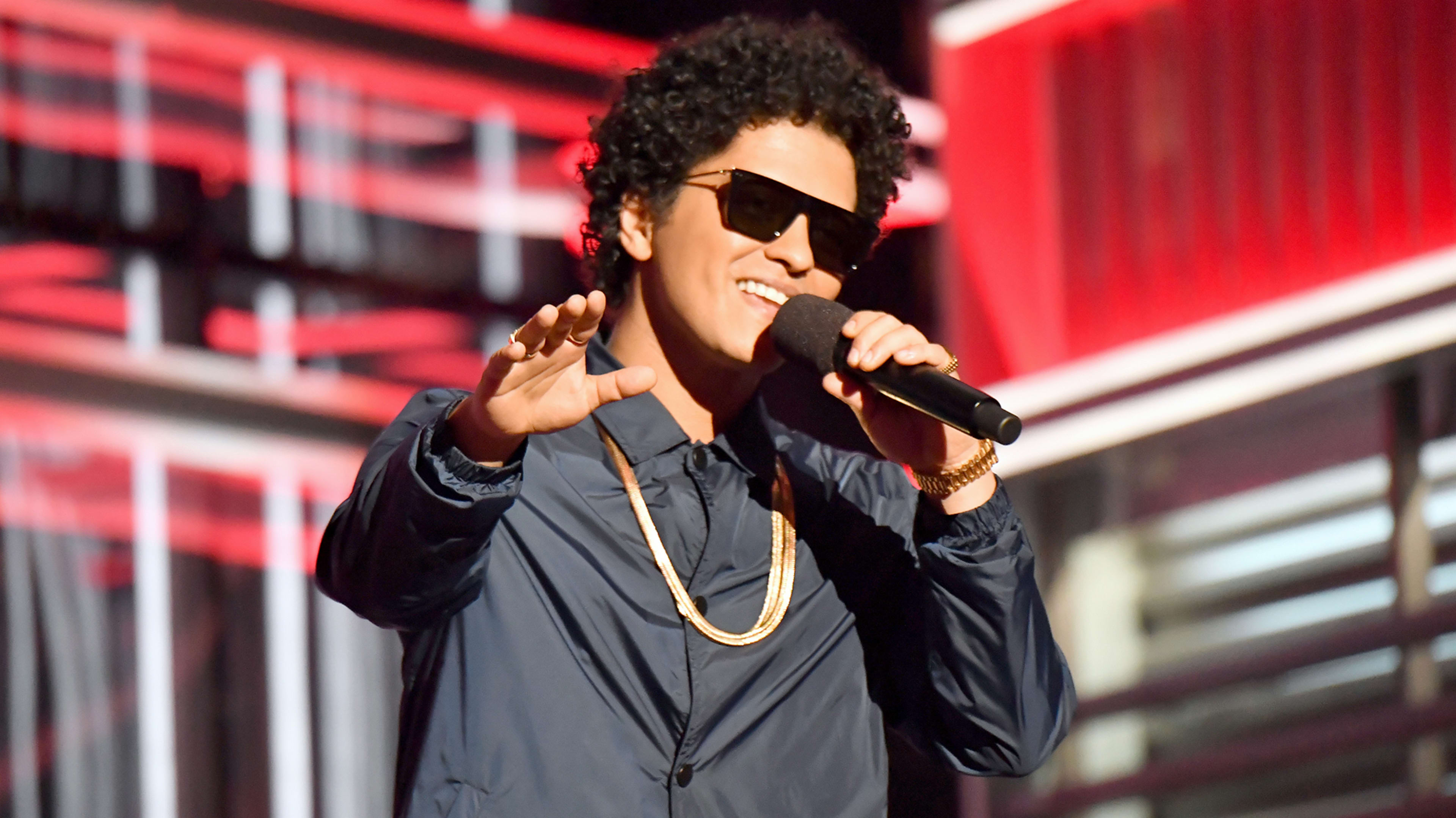 Bruno Mars Bringing His Dance Moves to ‘Fortnite’ With New Emote Set to ...