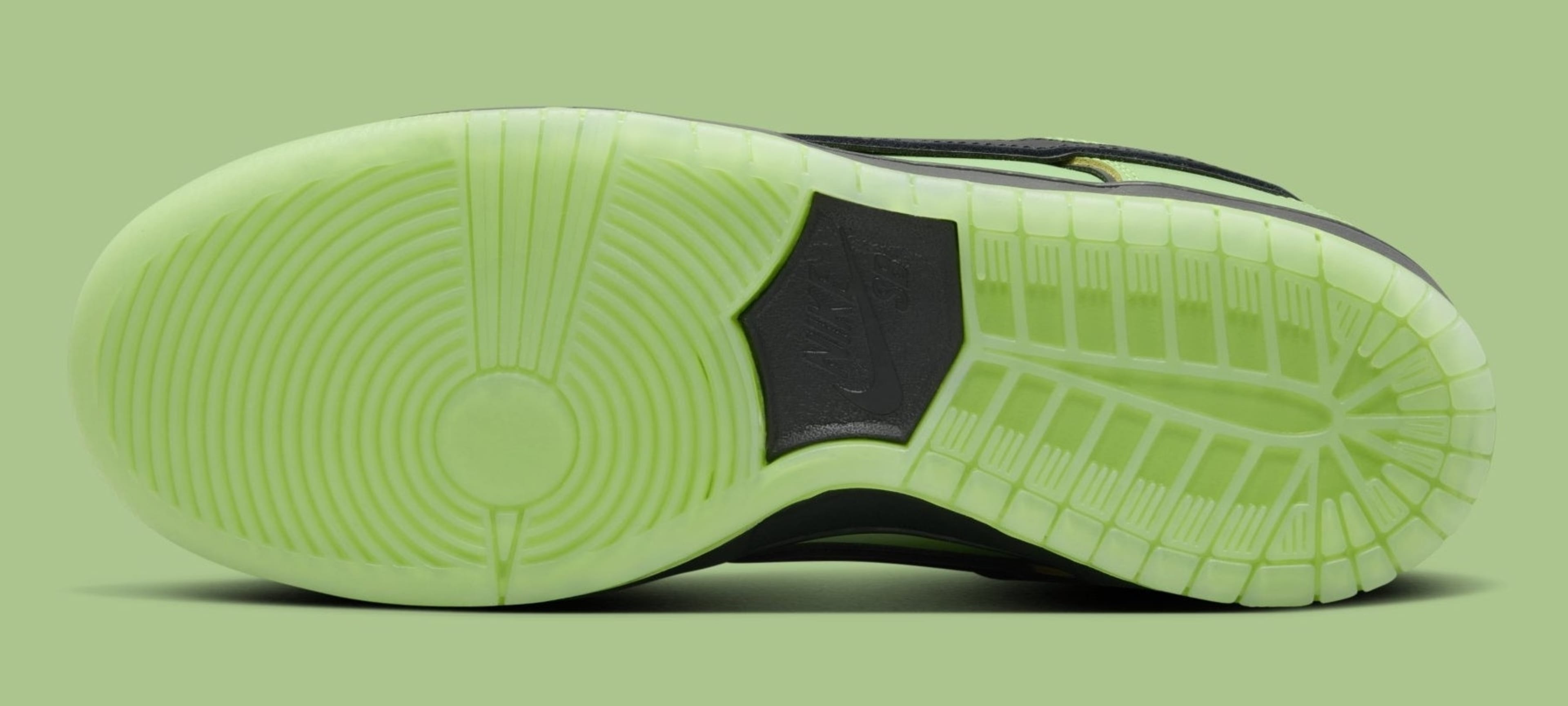 Official Look at the 'Powerpuff Girls' x Nike SB Dunks