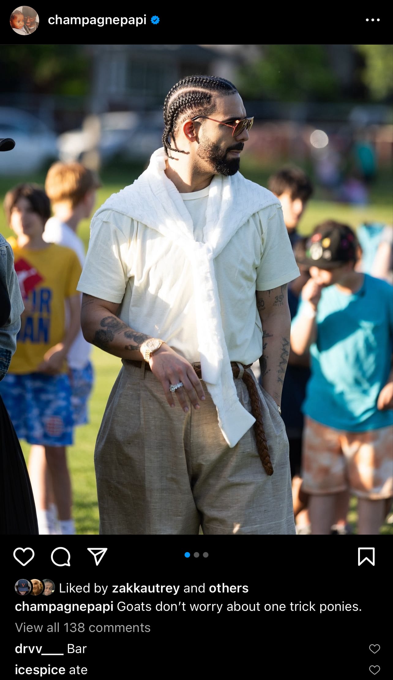 Drake’s Big Pants Look Garners Confusion, Praise, and Everything in Between